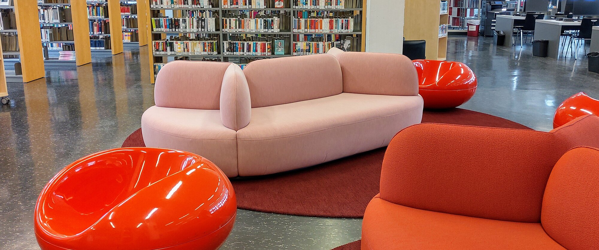 PH Bibliothek Ludwigsburg Eingangsbereich | PH Ludwigsburg