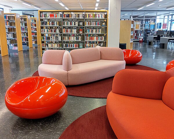 PH Bibliothek Ludwigsburg Eingangsbereich | PH Ludwigsburg